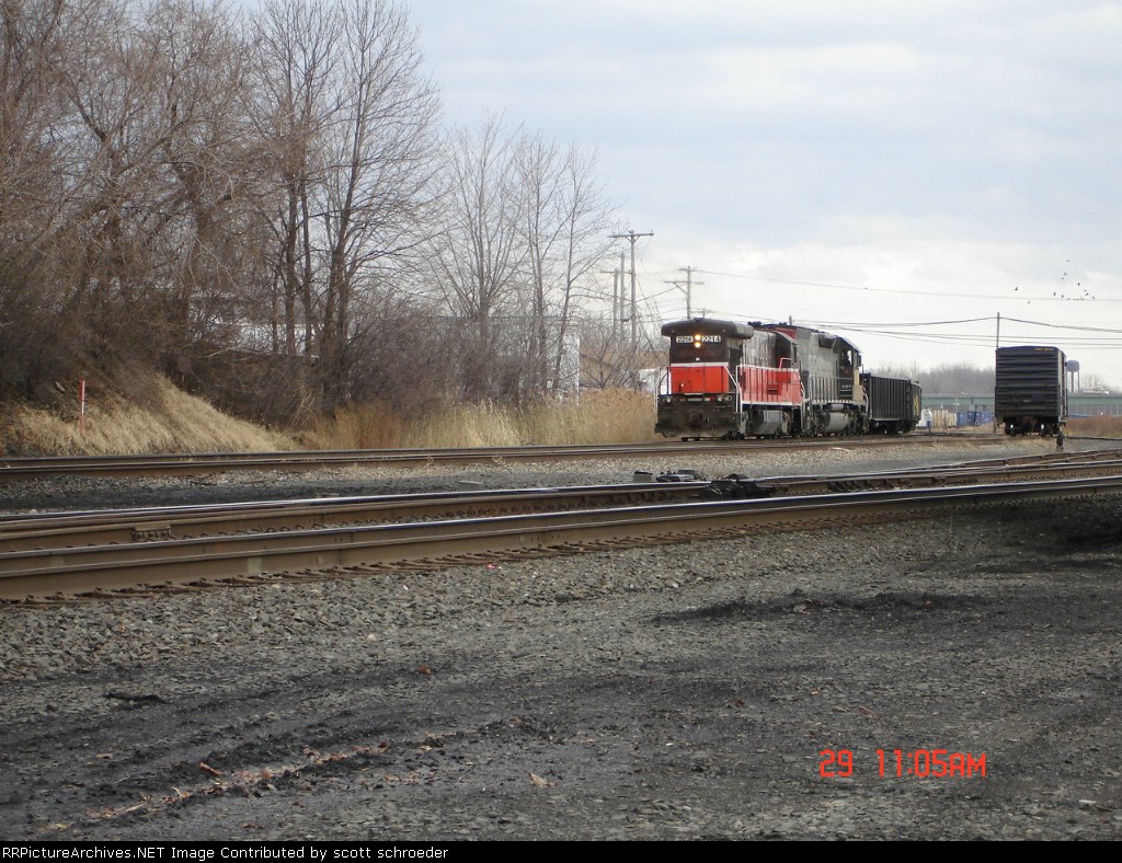 RMDI 2214 & NYSW 3010 head WB out of the DeWitt Yard